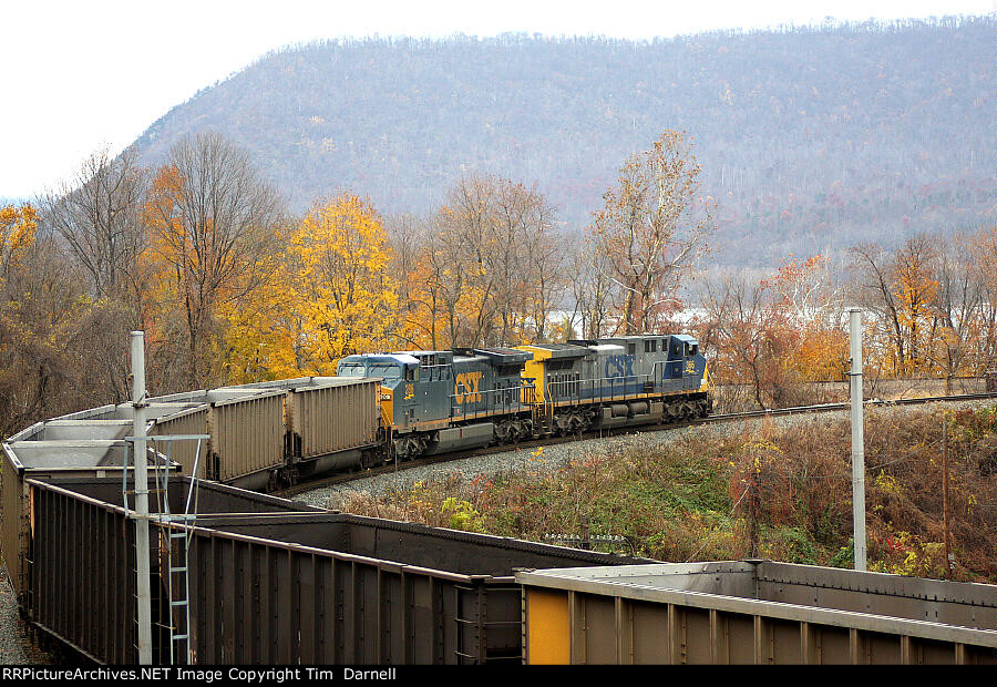 CSX 366, 268 on train 683